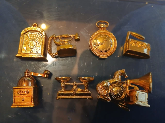 SOUVENIRS SOUVENIRS- Serie Complete De 8 Feves En Metal Dore - 1999 EUR 7,00 - PicClick FR