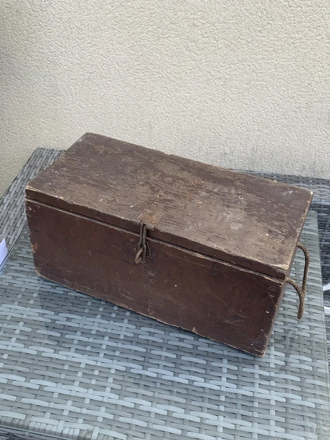 VINTAGE SCRATCH BUILT Wood Tool Box w/Catch to Lock it £25.00 - PicClick UK