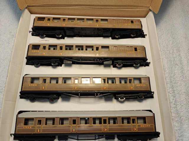 HORNBY LNER TEAK Coaches No's 4236, 4237, 22356 and 22357 £0.99 ...
