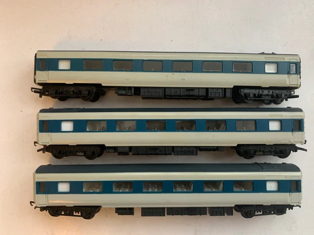 TRIANG LATER ISSUE Blue Pullman Centre Coaches x 3 for 2 Rail Suit ...