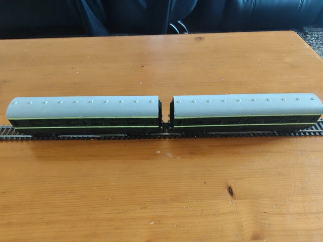 TRI-ANG MODEL RAILWAY passenger coaches, CIE (Irish rail), OO gauge £21 ...