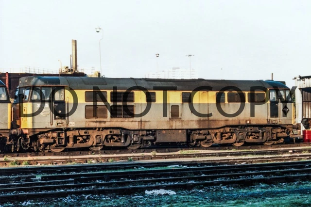 UK DIESEL TRAIN Railway Photograph Of Class 31 31185 Loco. (Rm31-173) £ ...
