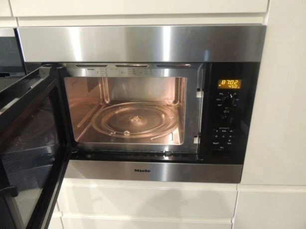 MIELE M8261 MICROWAVE with Grill| Built-in| 46cm CleanSteel - With 1yr ...