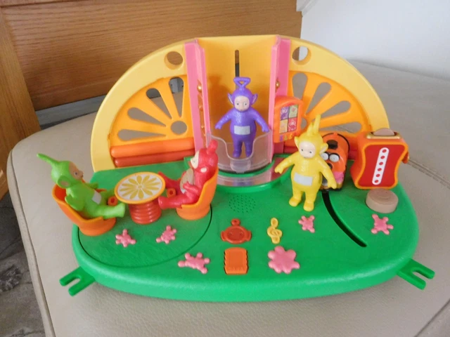 TELETUBBIES SUPERDOME PLAYSET with 5 teletubby figures (2 different Po ...