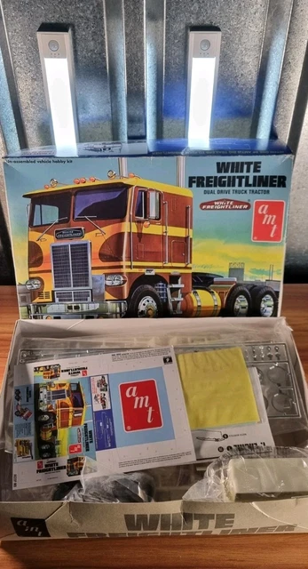AMT 1/25 WHITE Freightliner Dual Drive Truck Tractor Model Kit AMT-620 ...