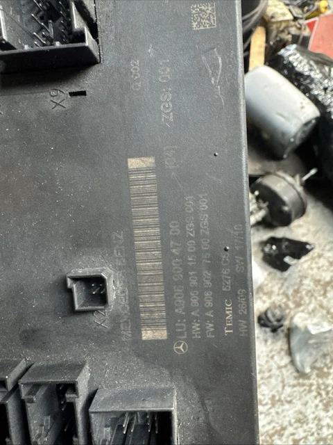 MERCEDES SPRINTER W906 Body ECU/Fuse box + relay Module A9069003501 £78 ...