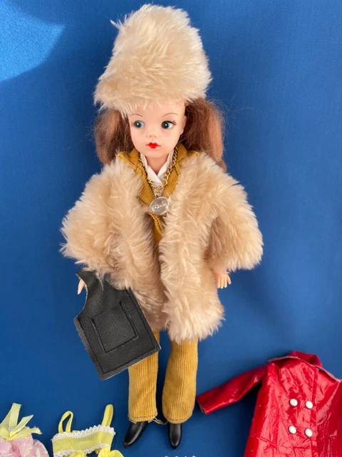 ORIGINAL SINDY DOLL 1968/69 with outfits from 1960s/70s and booklets £20.00 - PicClick UK