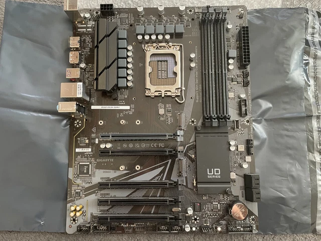 GIGABYTE B660 DS3H DDR4 LGA 1700 ATX Intel Motherboard USB 3.2 2x PCI NVME Slots £85.00 ...