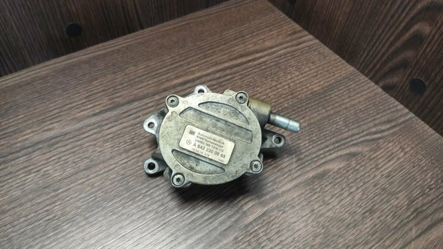 MERCEDES-BENZ SPRINTER 3,5-T (906) (06.06-) Vacuum Pump, Engine ...