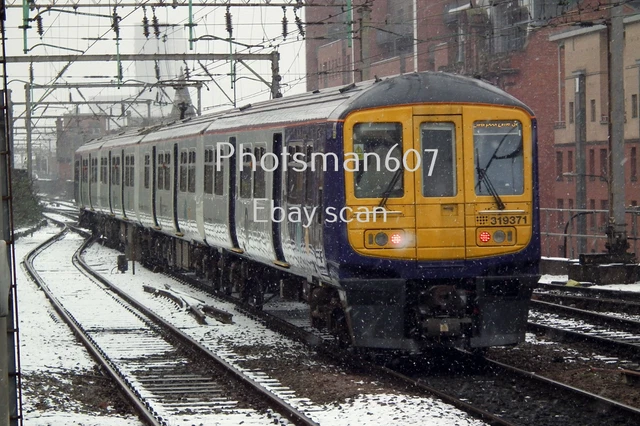 CLASS 319 319371, 4 car EMU, in new Northern in snow @ Manchester ...