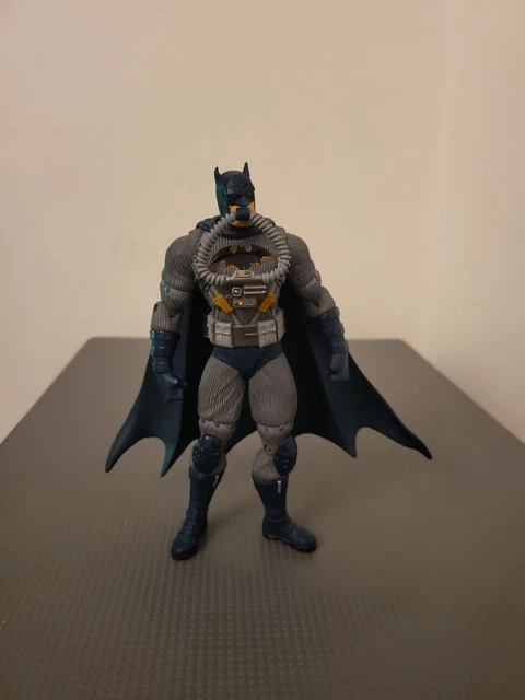 FIGURINE ARTICULÉE DC Direct Hush Batman - Stealth Jumper Batman ...