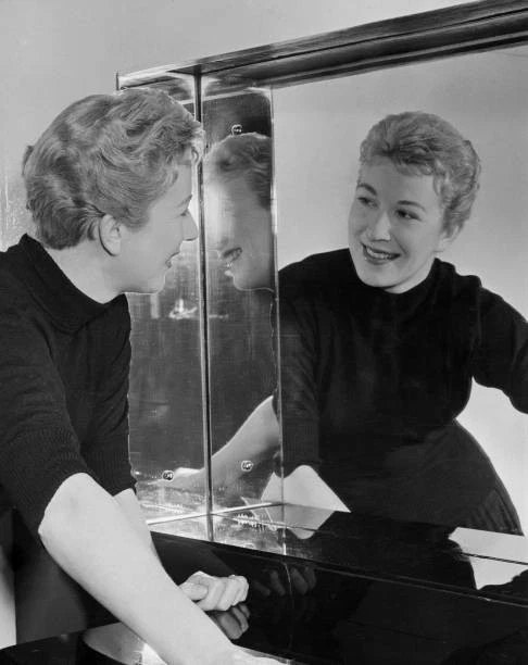 CANADIAN BORN BRITISH actress Barbara Kelly checks her reflection i ...