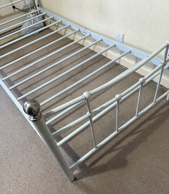 SINGLE METAL FRAME bed white silver finials £16.15 - PicClick UK