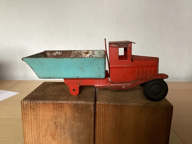 ANTIQUE TINPLATE / Pressed Steel Tipper Lorry. Triang? No Rear Wheels ...
