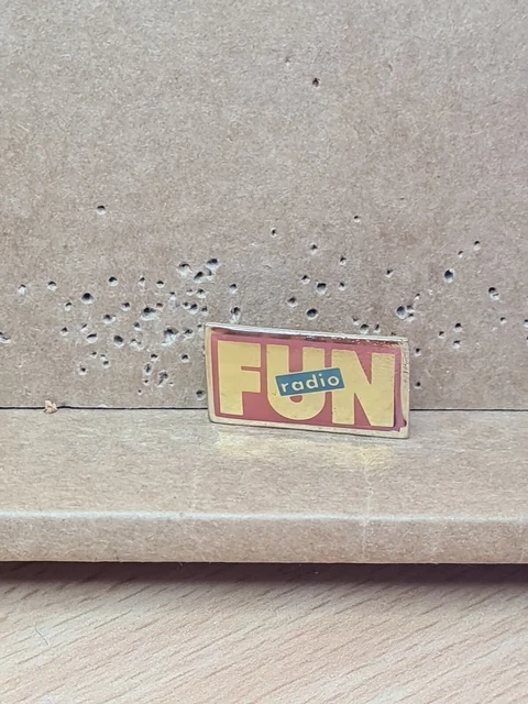 (C3) PIN’S FUN RADIO Années 90’s Pins de Collection Rétro Vintage EUR 2 ...