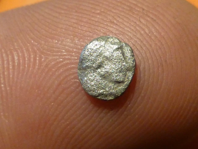 MONNAIE GRECQUE ANTIQUE - (1) - OBOLE A REPERTORIER ! 0,14gr ! RARE ...