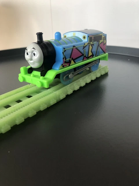 THOMAS & FRIENDS HYPER GLOW THOMAS Trackmaster motorised train £7.50 ...