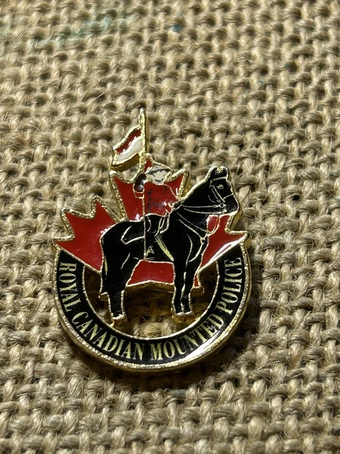 RCMP ROYAL CANADIAN Mounted Police Mountie Horse Maple Leaf 2cm Pin ...
