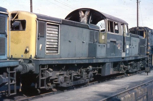 ORIGINAL COLOUR SLIDE of D8504 BR class 17 Clayton diesel loco £4.99 ...