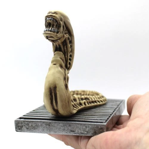 ALIEN XENOMORPH GIGER Chestburster Model Figure Figurine Birthday Xmas ...
