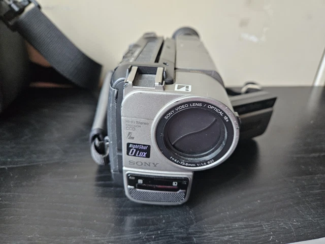 SONY CCD-TRV65 HANDYCAM Camcorder Hi8 XR Home Video Tape Bundle Case S ...
