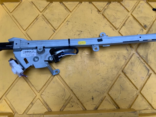 MERCEDES BENZ CLK W209 Front Right Drive Side Seat Belt Feeder ...