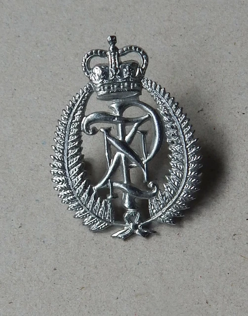 NEW ZEALAND OBSOLETE 1960s Police Force Cap Badge Q/C 4.5cms by 3.5cms ...