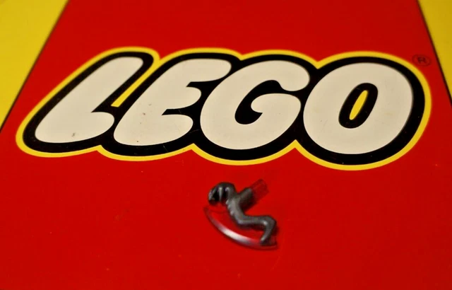 LEGO 25276PB01 MINIFIGURE, Weapon Axe Head with Snake and Trans-Red ...