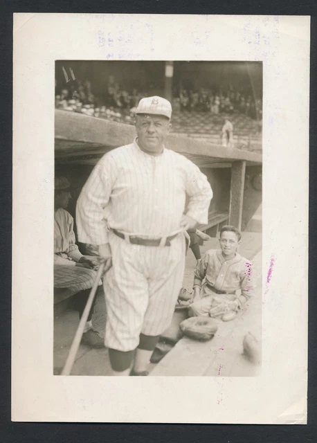 PHOTO BASEBALL VINTAGE 1920 WILBERT ROBINSON & MASCOTTE par George ...