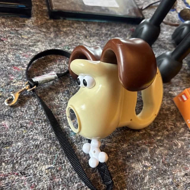WALLACE & GROMIT Gromit Plastic Dog Walking Lead With Nose Torch- Were ...