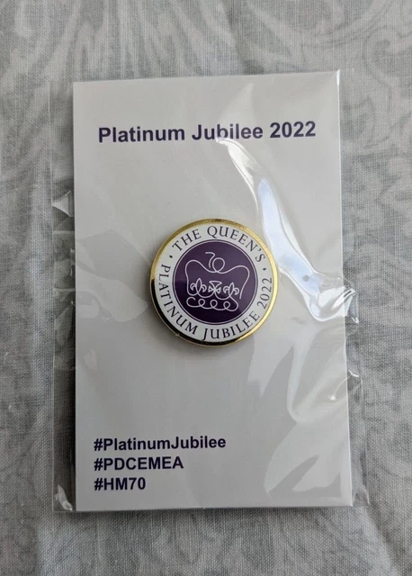 THE QUEENS PLATINUM Jubilee 2022 Special Limited Edition Pin Badge New ...