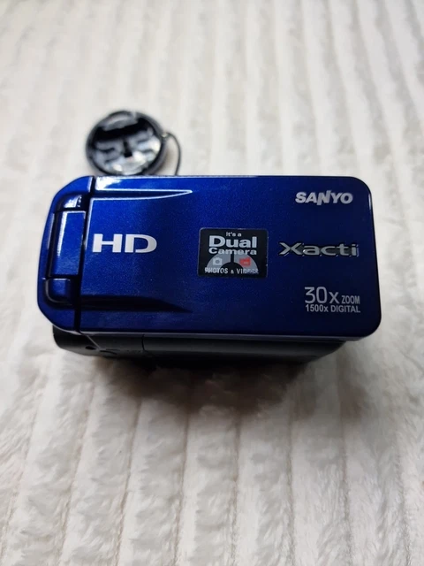 SANYO XACTI VPC-TH1 Compact Camera with 30x Zoom and 720p HD Video £10. ...