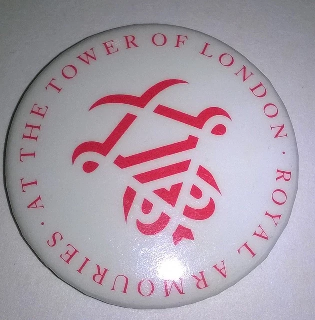 TOWER OF LONDON Royal Armouries Badge 1980's White Tower Yeomen ...