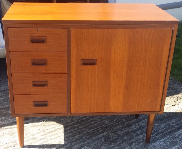 SINGER SEWING MACHINE, Model 348, In Retro Cabinet With Drawers 1967 £ ...