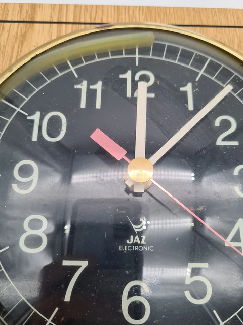 ANCIENNE PENDULE, HORLOGE murale en formica Jaz à quartz, à réviser ...