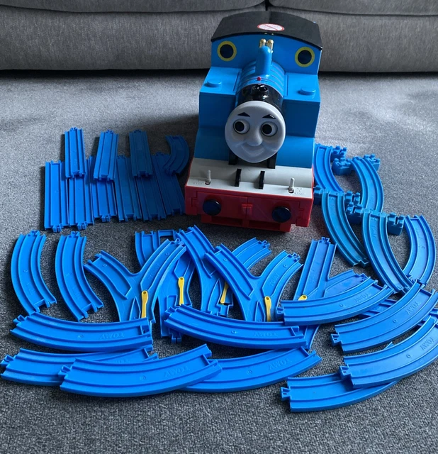 TOMY TRACKMASTER THOMAS The Tank Engine Giant Thomas Storage Vintage 30 ...