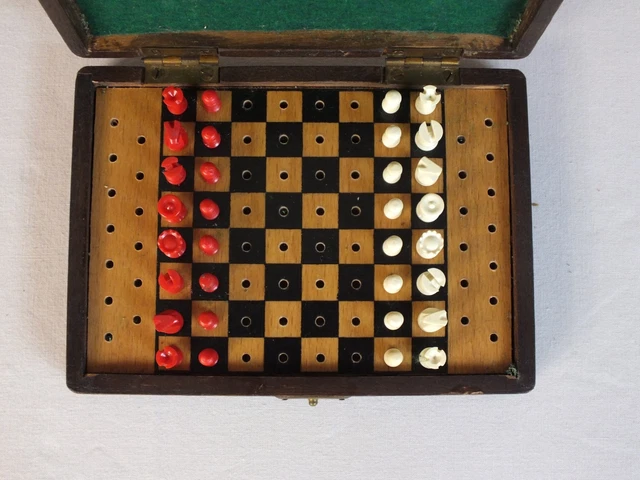 VINTAGE MINAITURE TRAVEL Peg Chess Set In Wooden Box £19.99 - PicClick UK