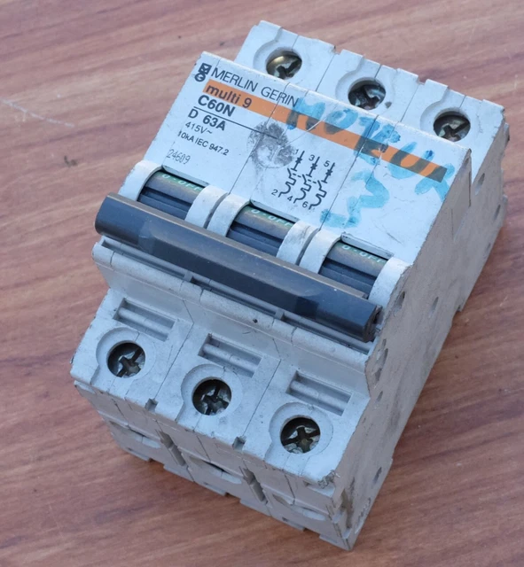 MERLIN GERIN 24609 Multi 9 C60N D63A disjoncteur 415V 10kVA tripolaire EUR 14,00 - PicClick FR