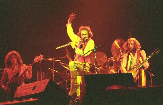 JETHRO TULL IN concert 1977 ~ 30 Exclusive PHOTOS! 'Songs from the Wood ... JETHRO TULL IN concert 1977 ~ 30 Exclusive PHOTOS! 'Songs from the Wood ...