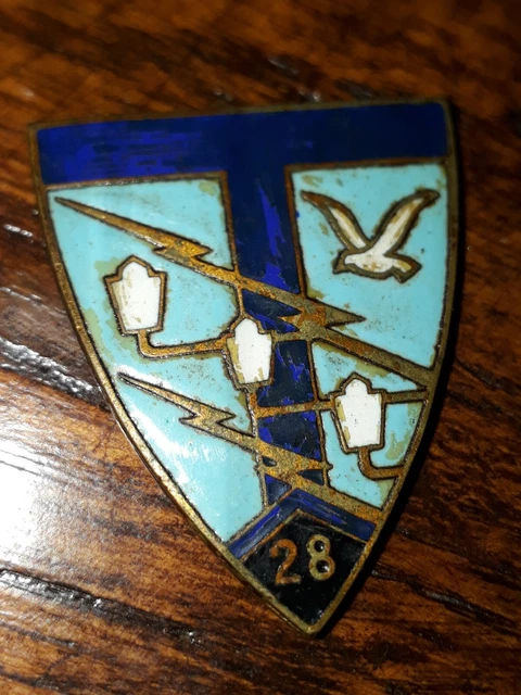 ANTIQUE MILITARY BADGE Badge 28 RT Regiment Transmissions Drago ...