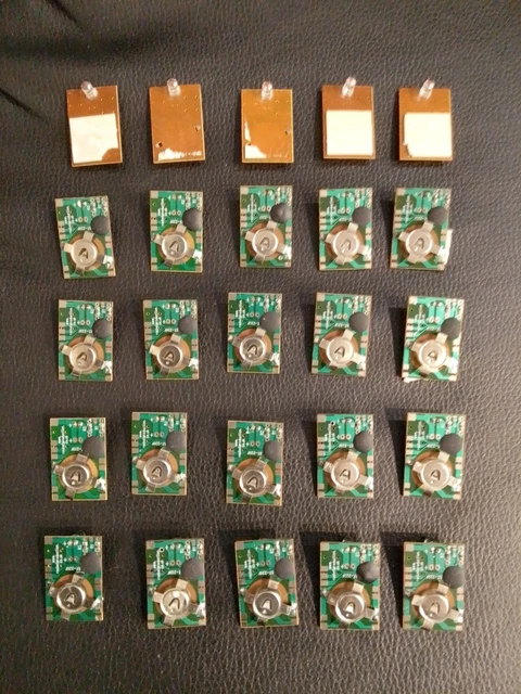 25 X FLASHING WHITE LED on ST-220F PCB Battery Powered by a CR2025 ...