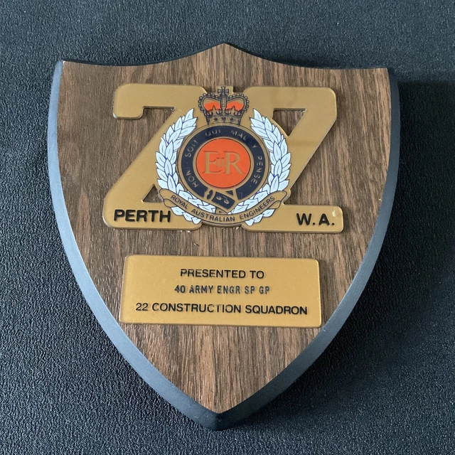 A RARE ARMY MESS WALL PLAQUE/ SHIELD "22 Construction Sqn" Australia £ ...
