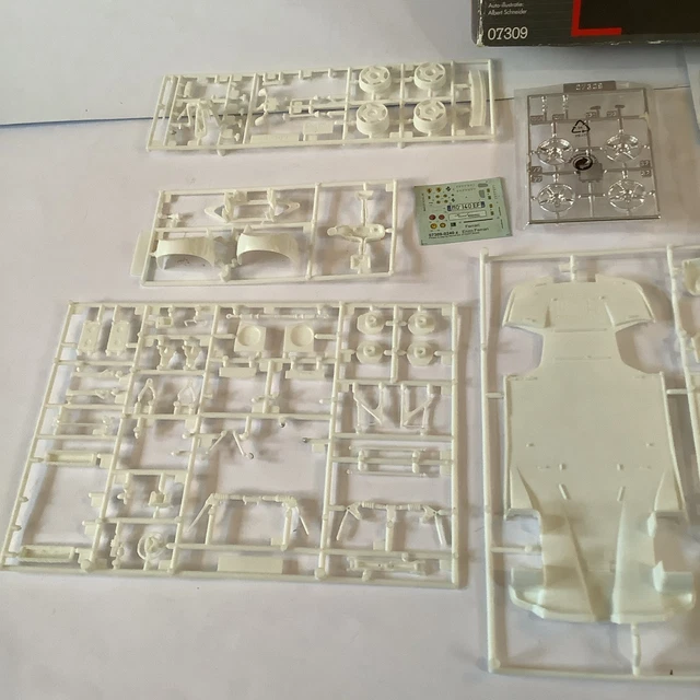 REVELL 07309 ENZO Ferrari Sports Car Model Kit 1:24 Scale £17.74 ...