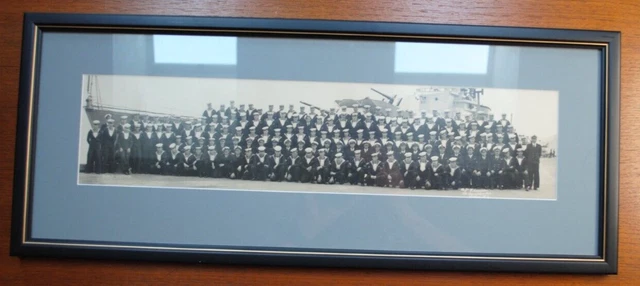 VINTAGE PANORAMIC REAL Photo Royal Navy HMS Urchin R99 D28 Crew Posing ...