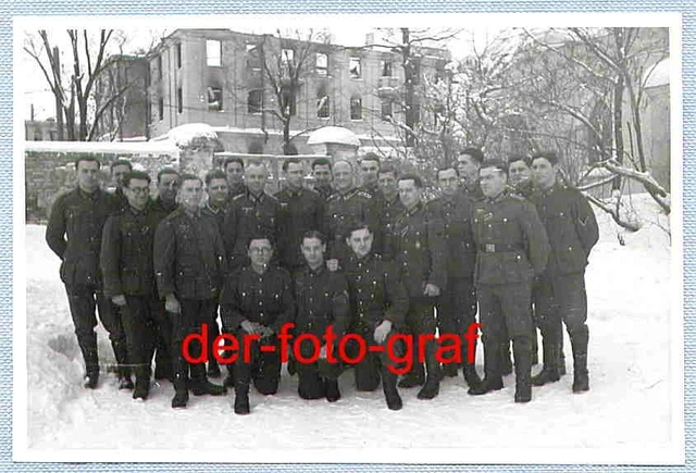 FOTO, SOLDATEN, GRUPPE, Rußland, Zerstörungen, um 1942 AF4898 EUR 10,80 ...