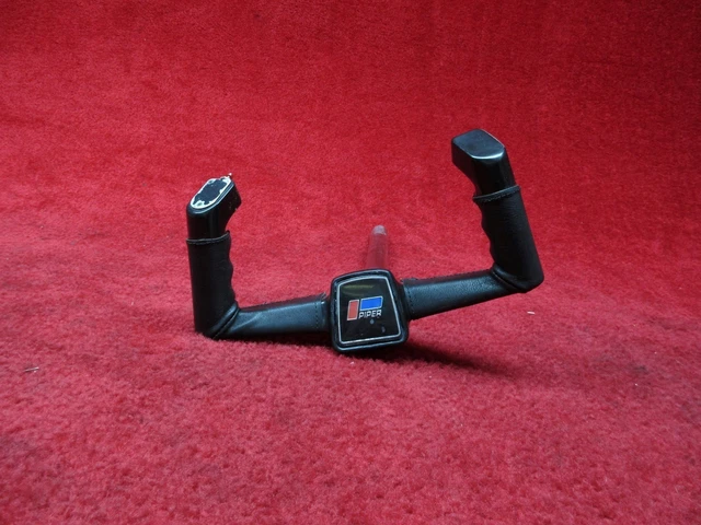 PIPER PA-28-201T DAKOTA Co-Pilot Control Wheel Yoke W/ Switch PN 79276 ...
