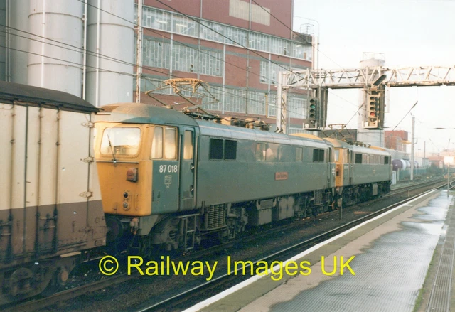 RAILWAY PHOTO 6X4 Class 87 87018 86010 UKF Fertilser Train Warrington ...
