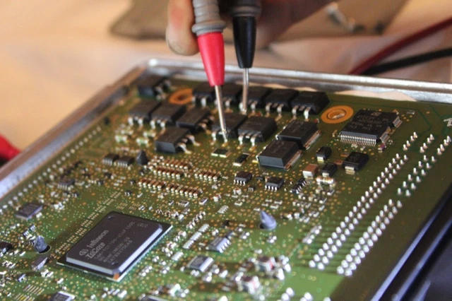 ECU BCM REPAIR call 0800 043 6161 / FREE TESTING ANY ECU VAUXHALL FORD ...