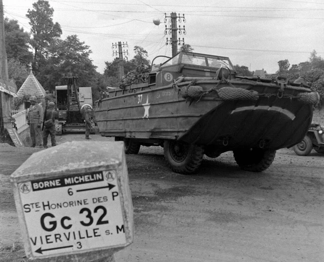 WW2 WWII PHOTO US Army DUKW Amphibious Vehicle in Action World War Two ...