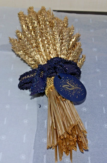 CHANEL NOEL 2025 LA GERBE D'épis DU NOUVEL AN SYMBOLE DE CHANCE & D ...